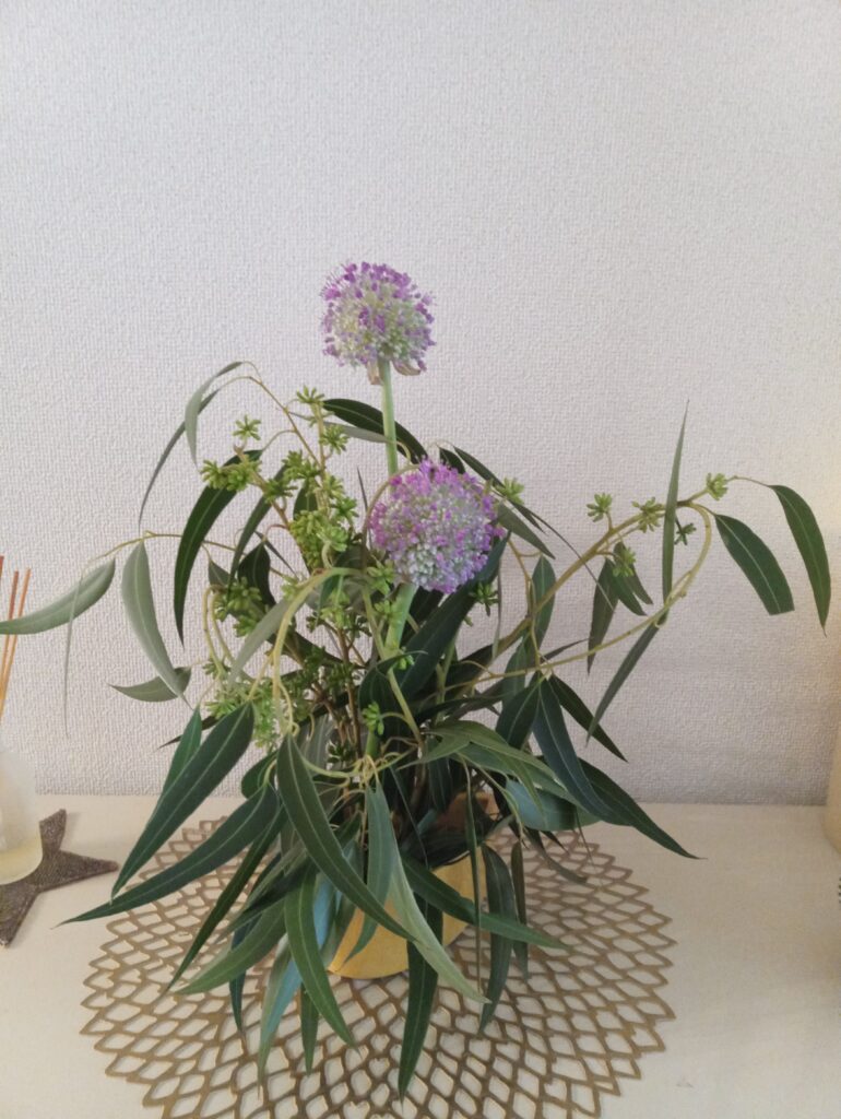 玄関の生け花が変わりました♪ | 【女性専用の筋膜リリース整体サロン】麻布十番DAISY